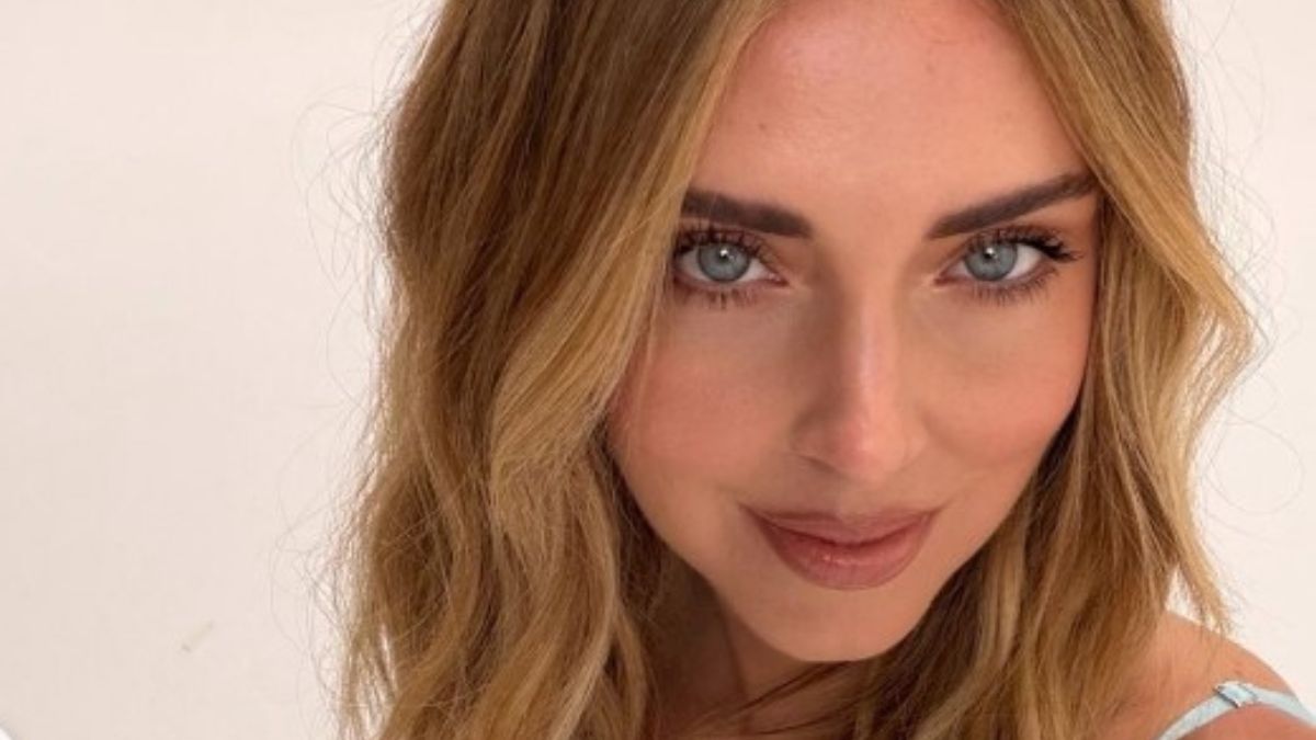Chiara Ferragni anticipa la primavera con due Look cool e trendy ...